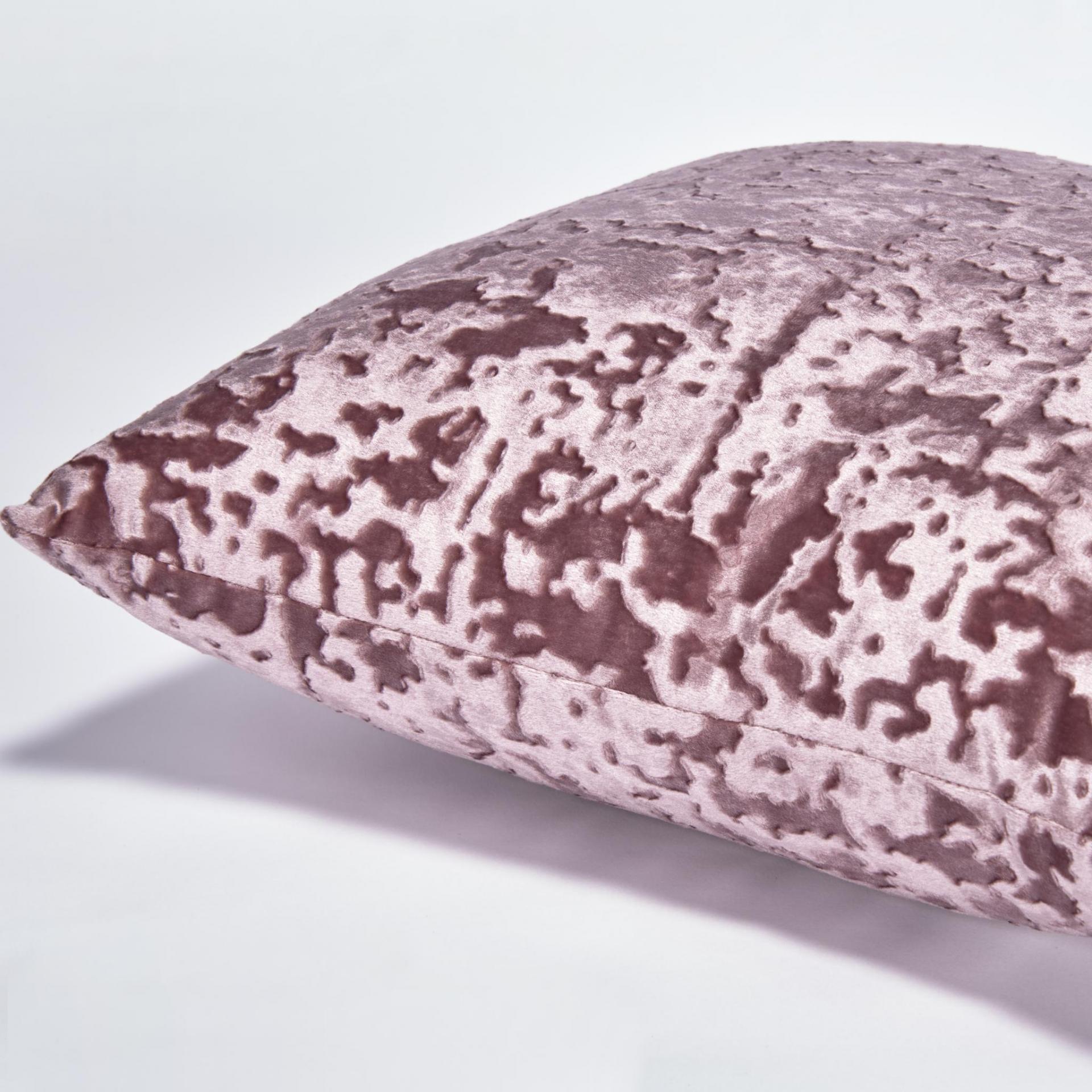 Cojín Velvet embosado Rosa Medio